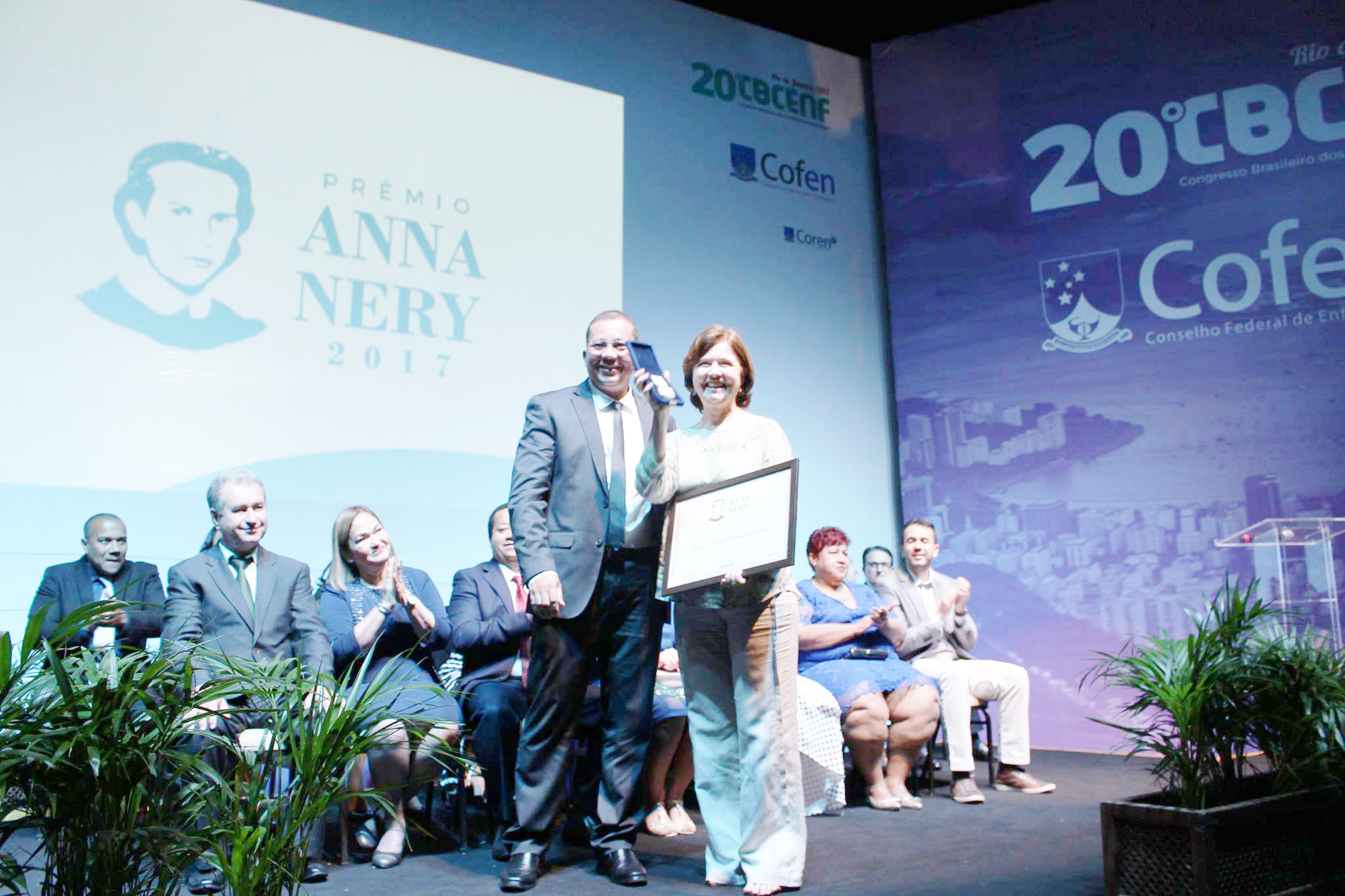 Indicada pelo Coren/SC, professora doutora da Unochapecó recebe o Prêmio Anna Nery | Coren-SC ...